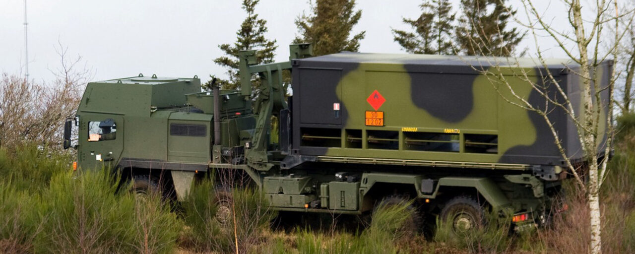 Stand-alone fuel container for fuel handling in the field